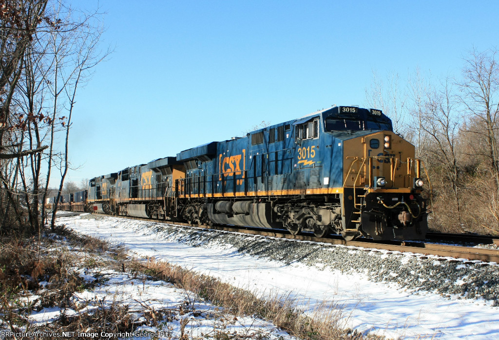 CSX 3015 and train Q032